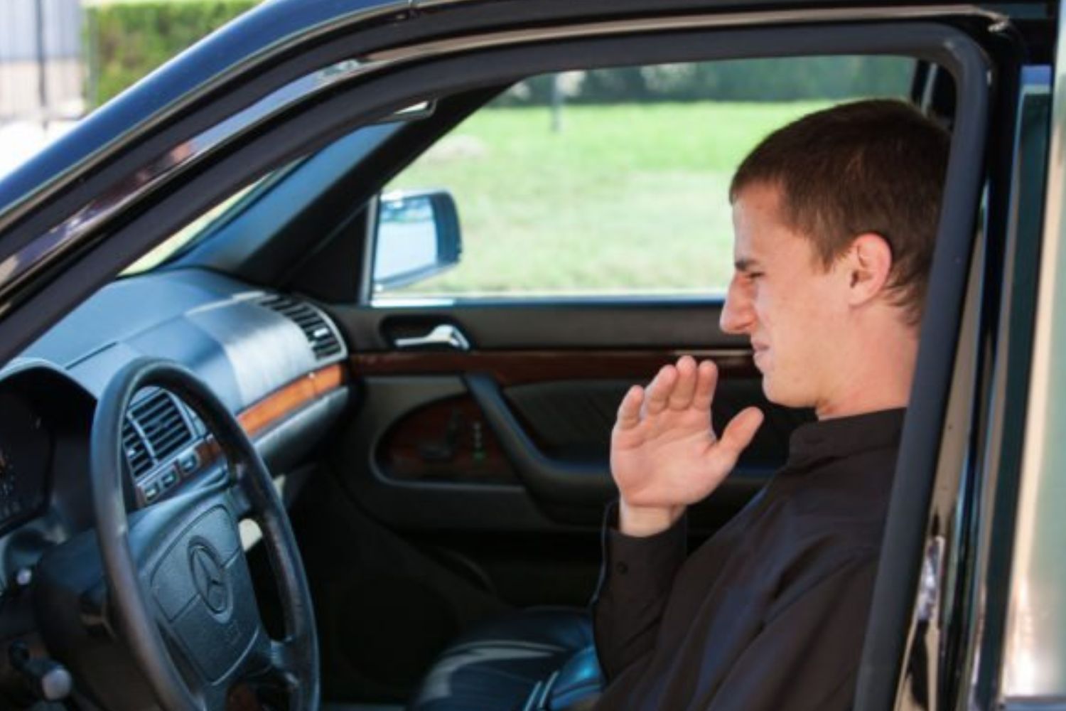 Mantendo o Interior do Seu Carro Sempre Fresco: Dicas Infalíveis Contra ...